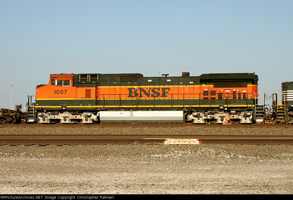 BNSF 1087